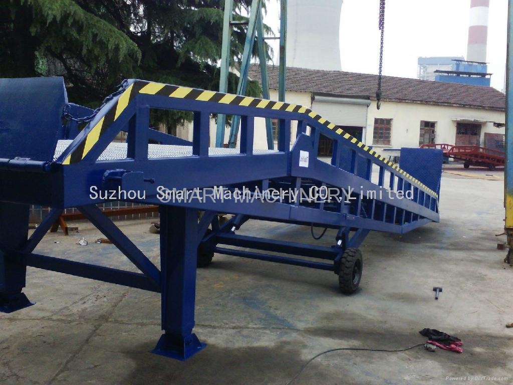 10T Adjustable hydraulic container loading ramp with supporting legs ...
