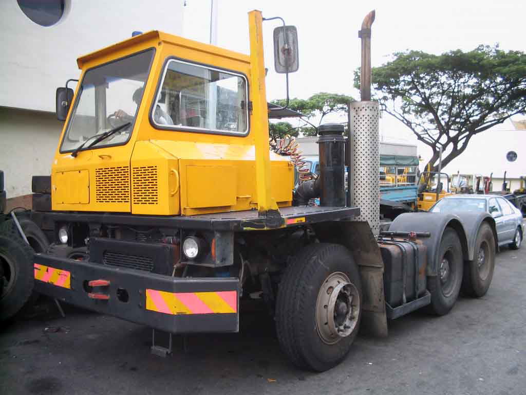 Used Terminal Tractor - YT90 - Ottawa (Singapore Trading Company ...