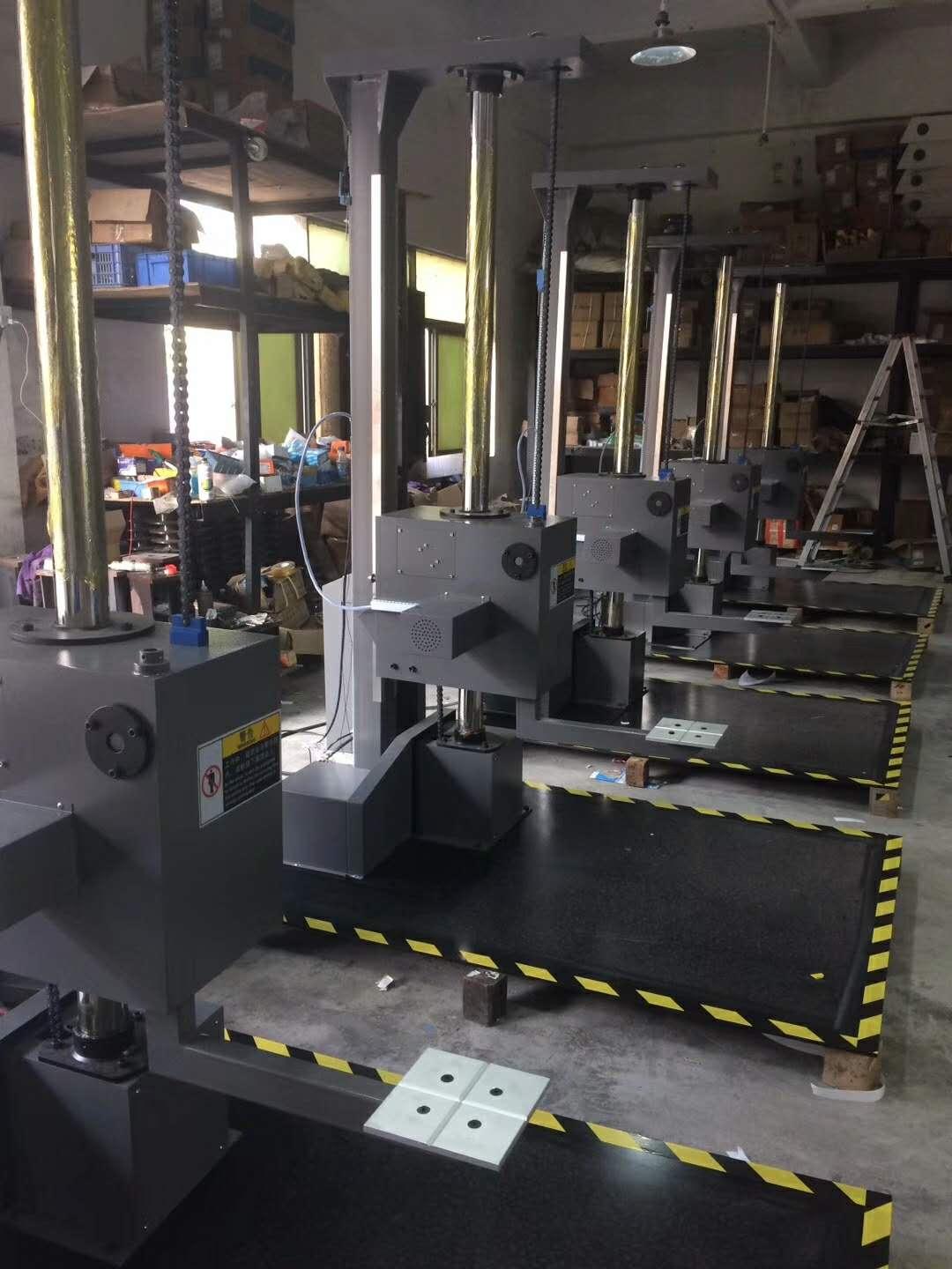 Torsion test of copper lock cylinder key of padlock cylinder testing ...