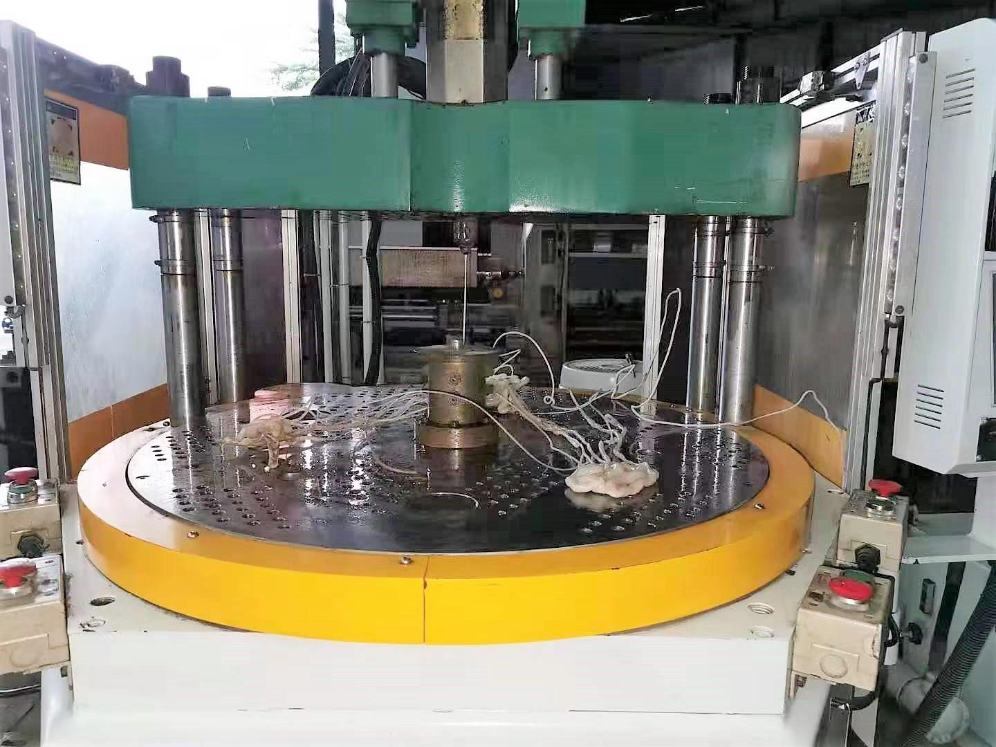 Taiwan Ultitech 55t (rotary table) Used Vertical Injection Molding ...