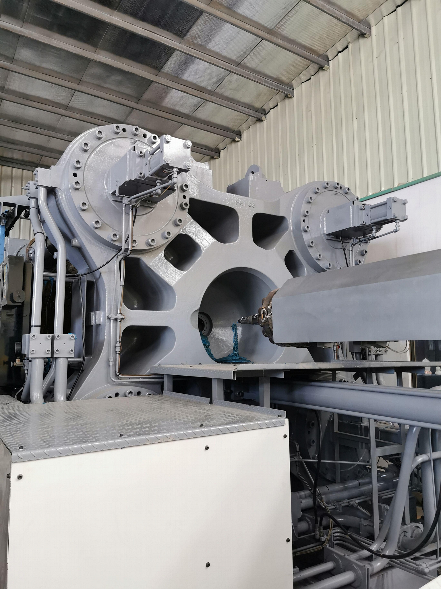 Japan Mitsubishi 2500t used Plastic Injection Molding Machine - 2500MMV ...