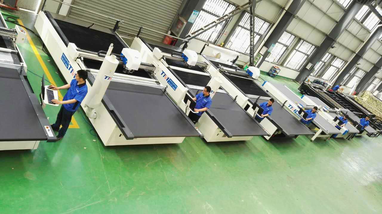 Hot Sale 2220 Auto Feeding Fabric Cutting Machine/Non Woven Fabric ...