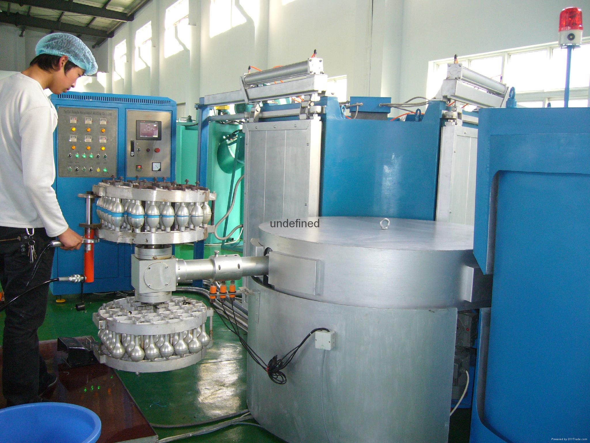 Three arms carousel rotomolding machine for manufacturing plastic ...