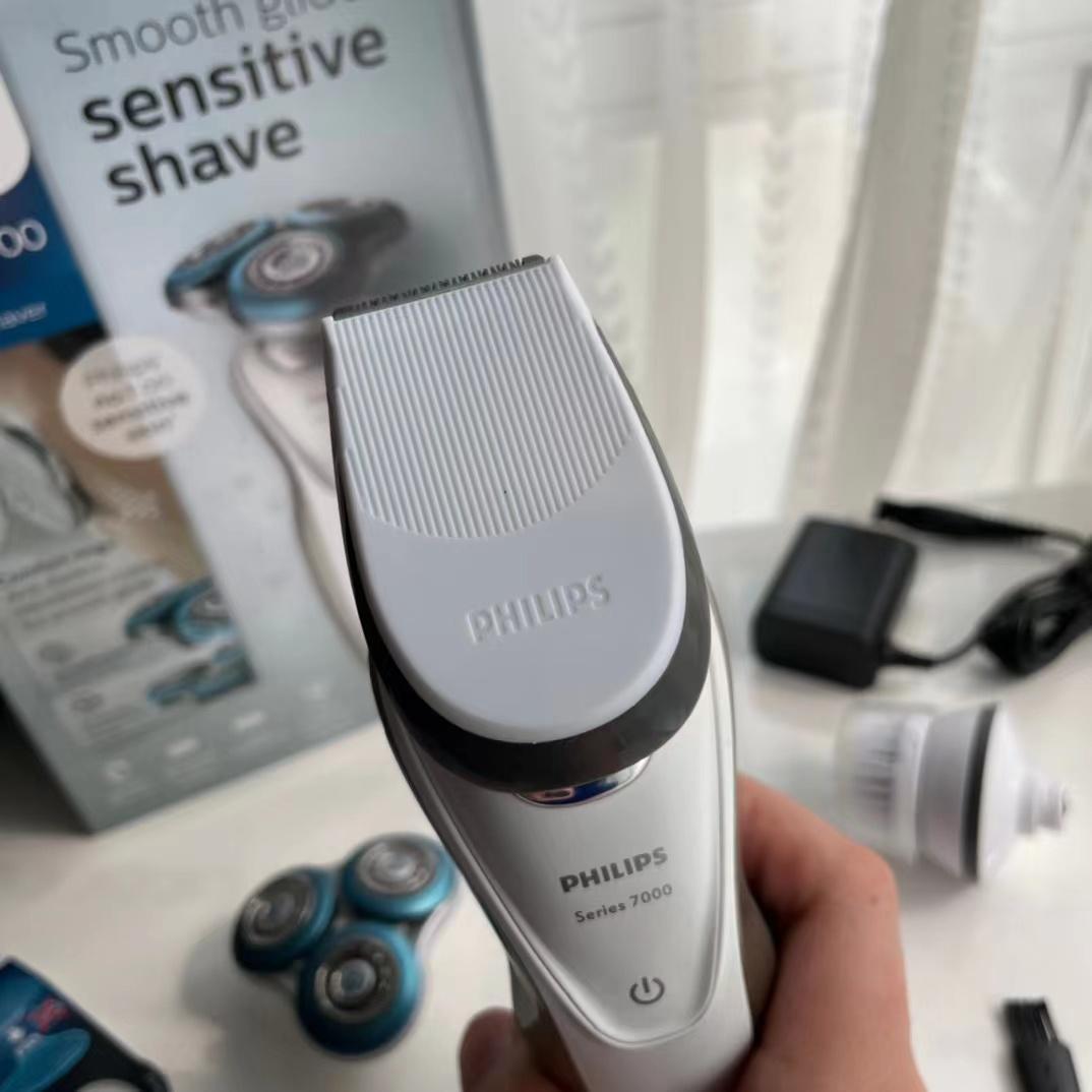 Philips Smooth Glide Wet & Dry Cordless Shaver Series 7000 for ...