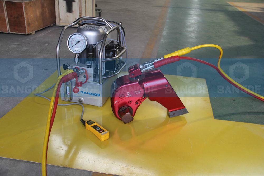 Low profile hydraulic torque wrench spanner - TMX10 - Bangde (China ...