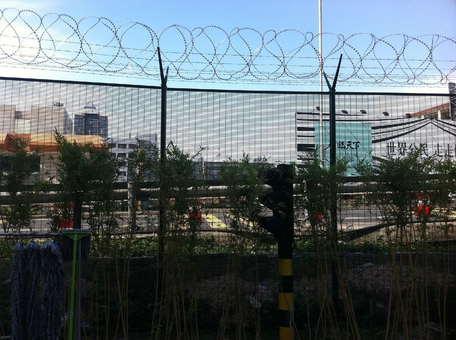 Prevent Passby From Airstrip prefab iron fence panels prison security ...