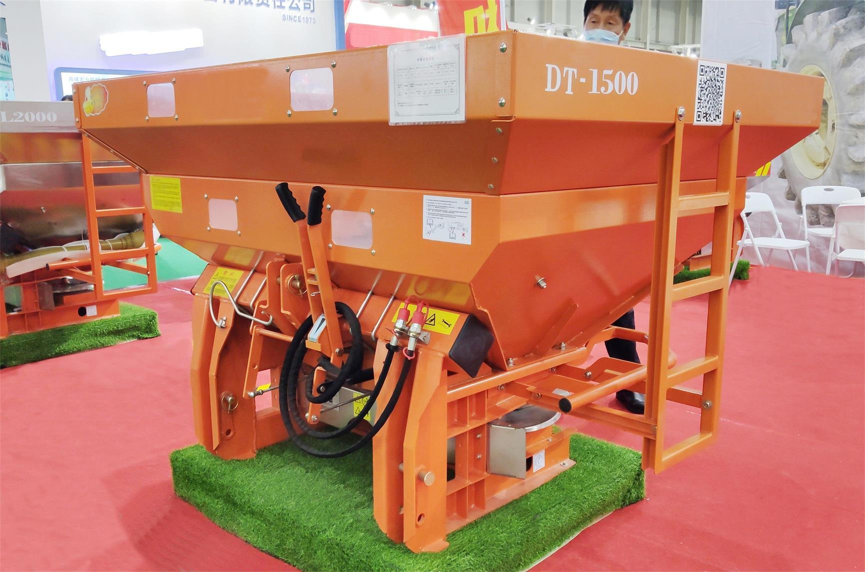 tractor PTO drive chemical granule fertilizer spreader - DT1500 - WALI ...