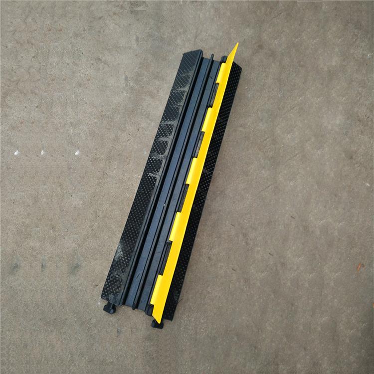 3 Channel Waterproof Cable Protector Rubber Speed Bump (China ...