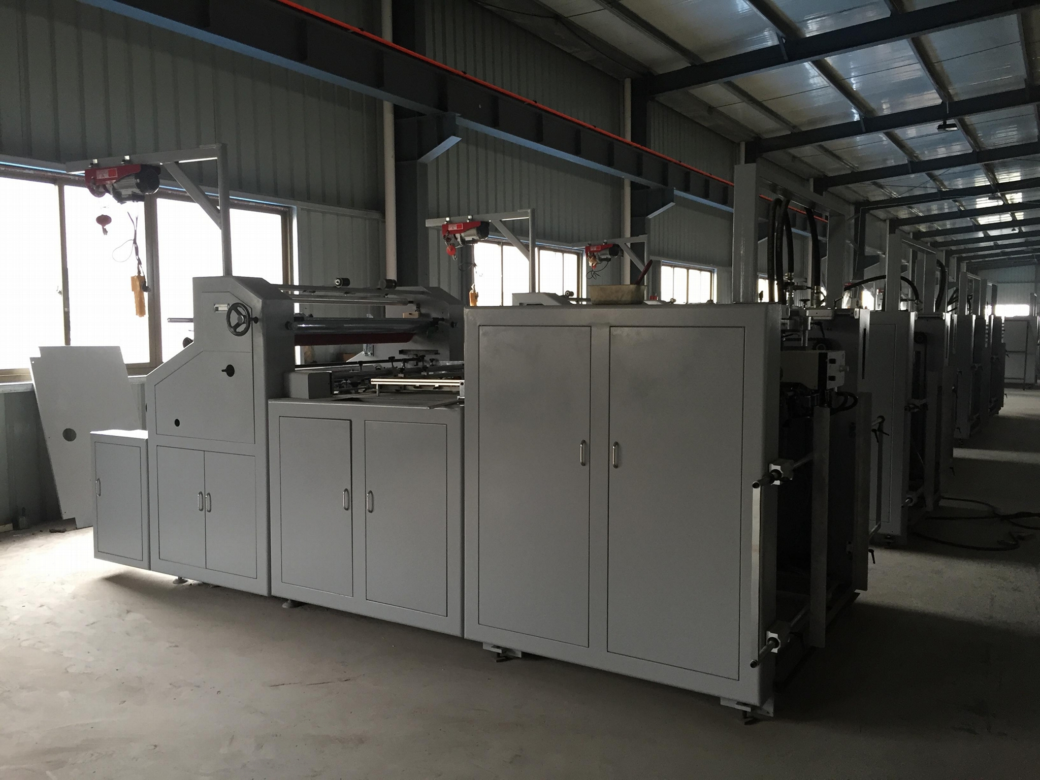 Factory Automatic Water Based Cold Laminating Machine Szfm 1200