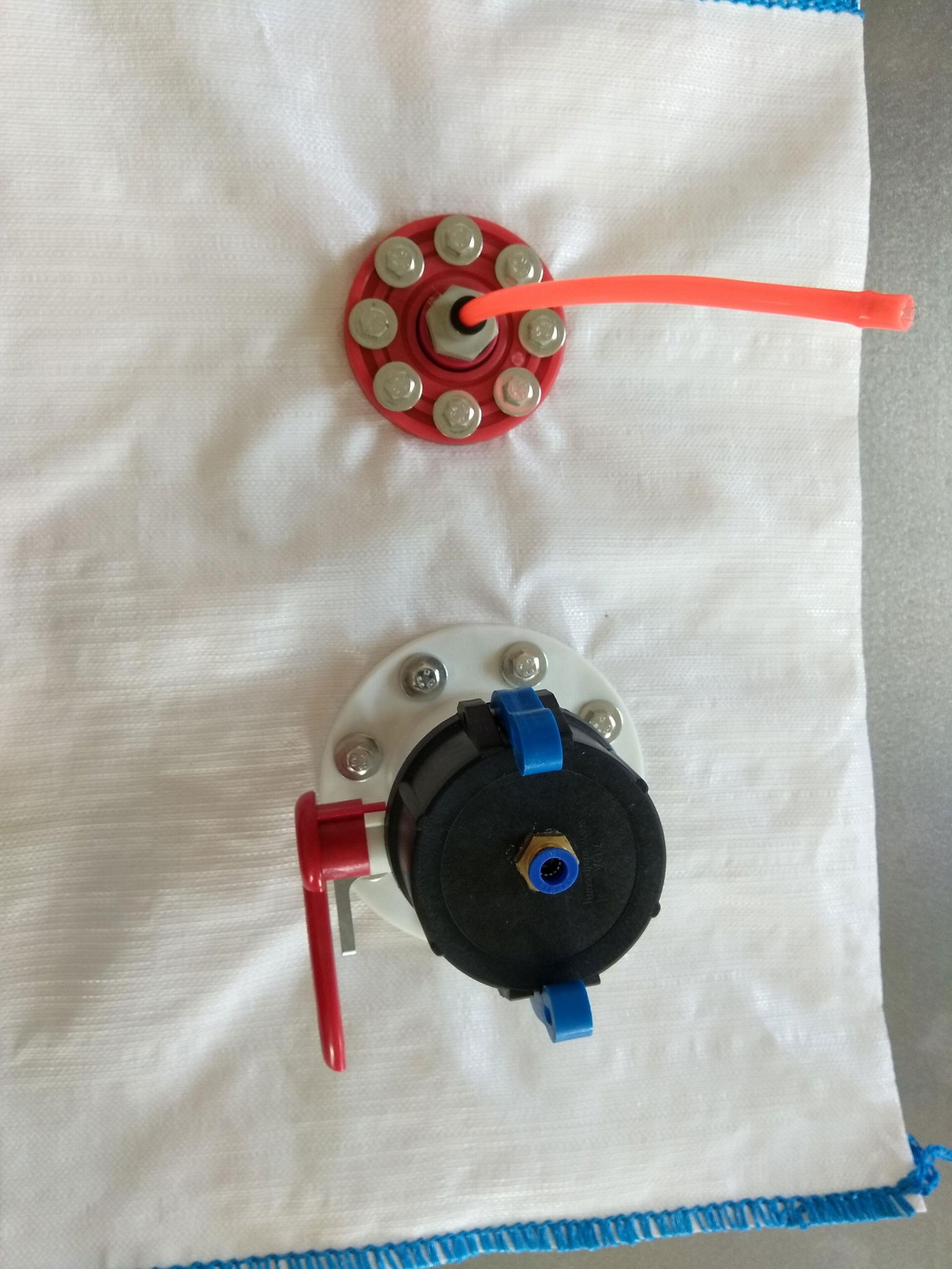 Valve of flexitank - ADA (China Manufacturer) - Composite Packaging ...