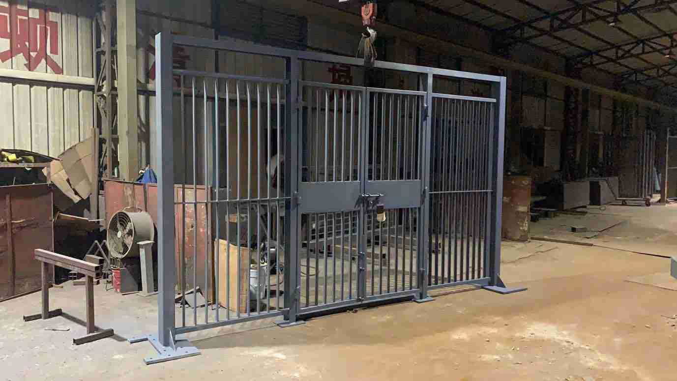 HK Iron gate isolation area big gate fence wall aluminum roar plate ...