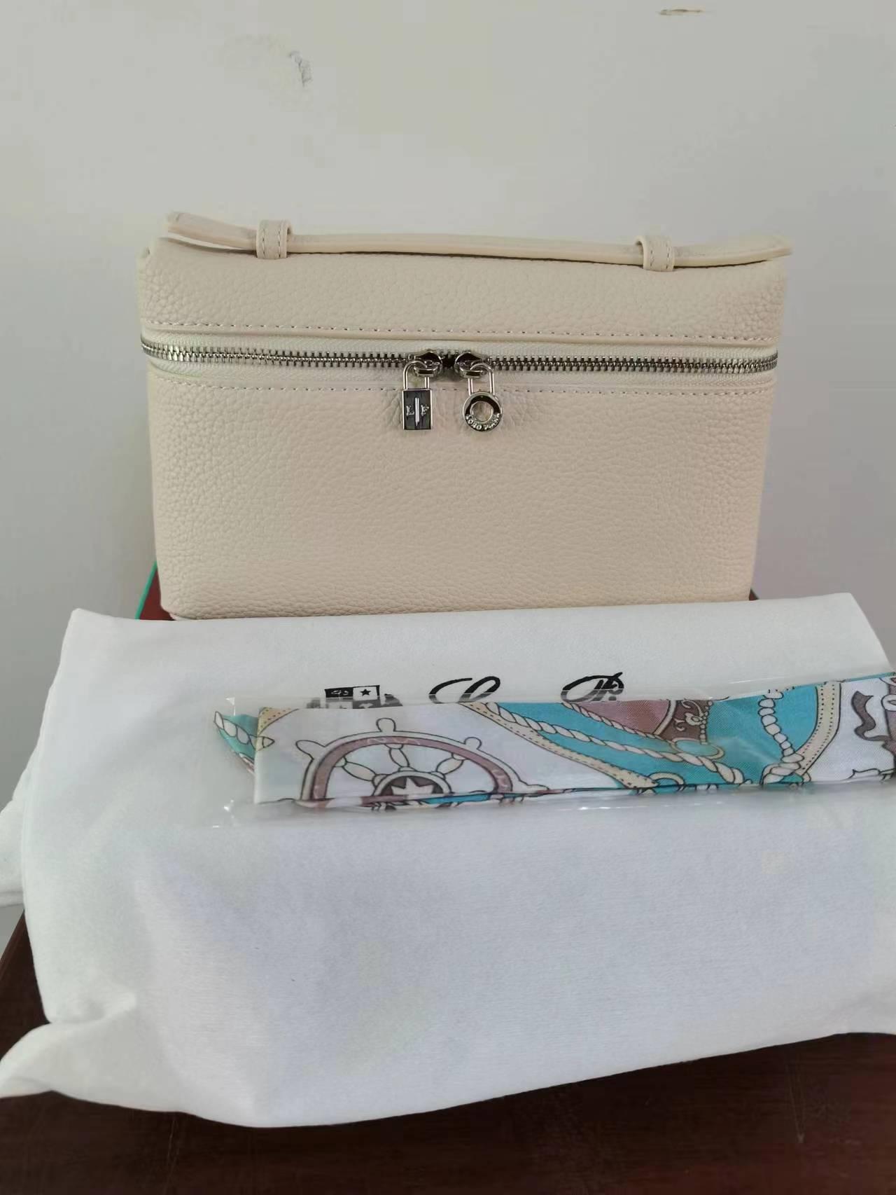 Loro Piana Extra Pocket Pouch L19 Fashion LP19 Lunch Box Bag Beauty Bag ...