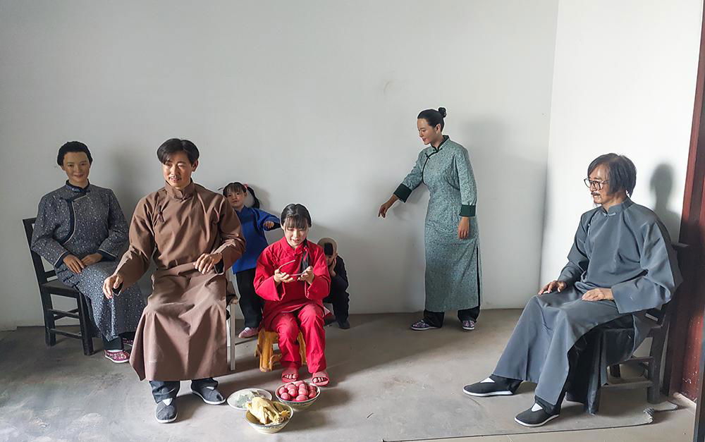 Amusement Park and Wax Museum Attractions use Masterpieces Wax Figure ...