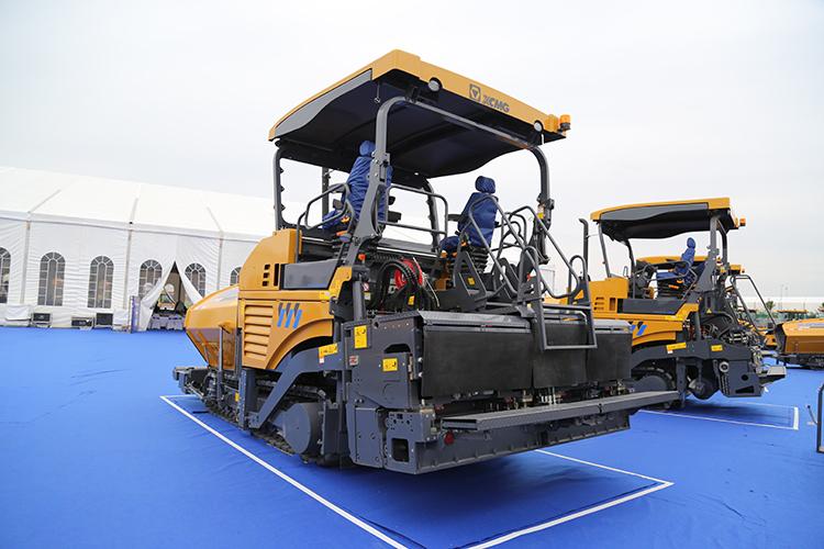 XCMG 9m road pavers RP903 concrete road asphalt paver laying machine ...
