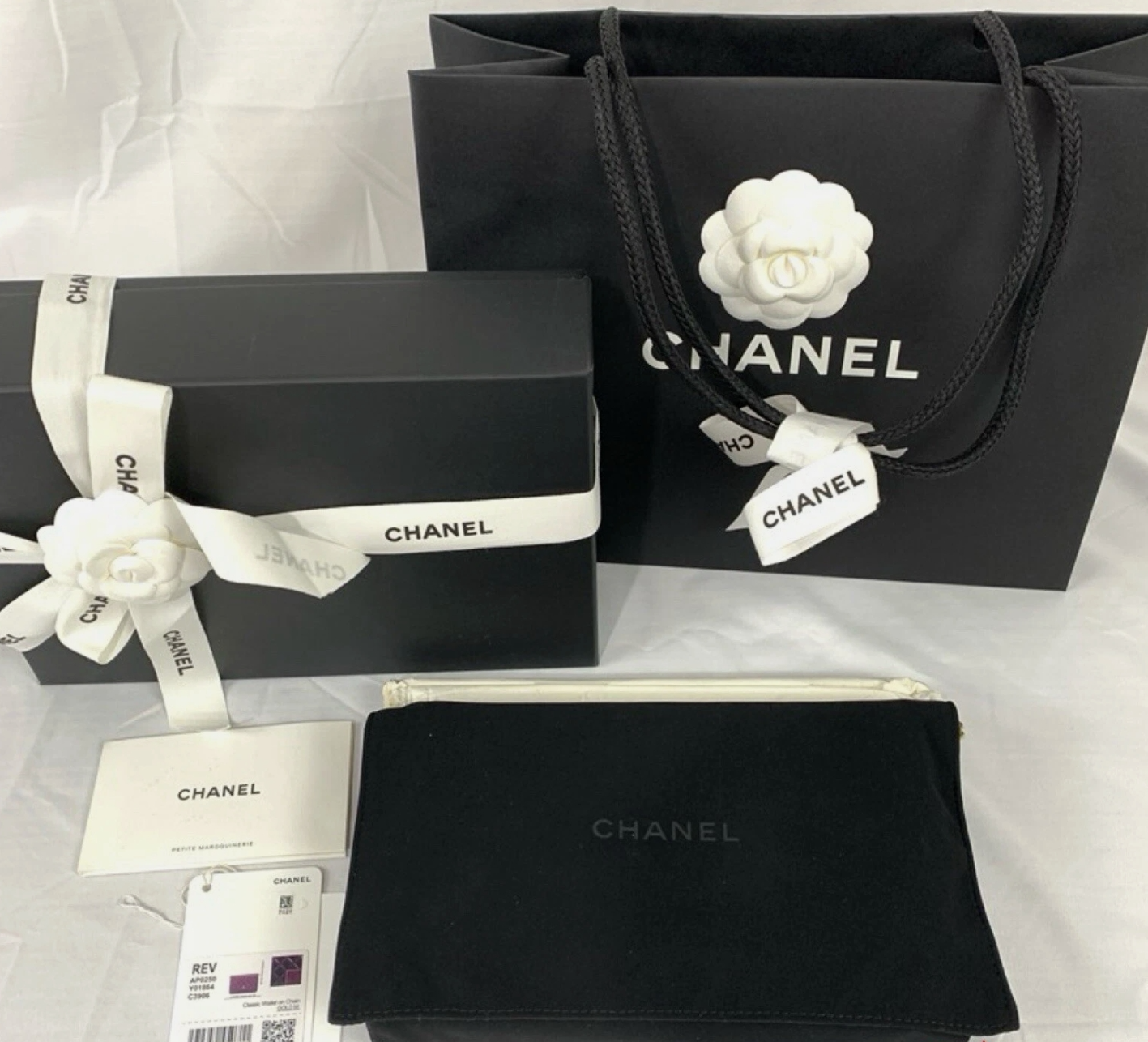 Ladies designer Handbag CC Logo Small Classic Flap Black Cavier ...