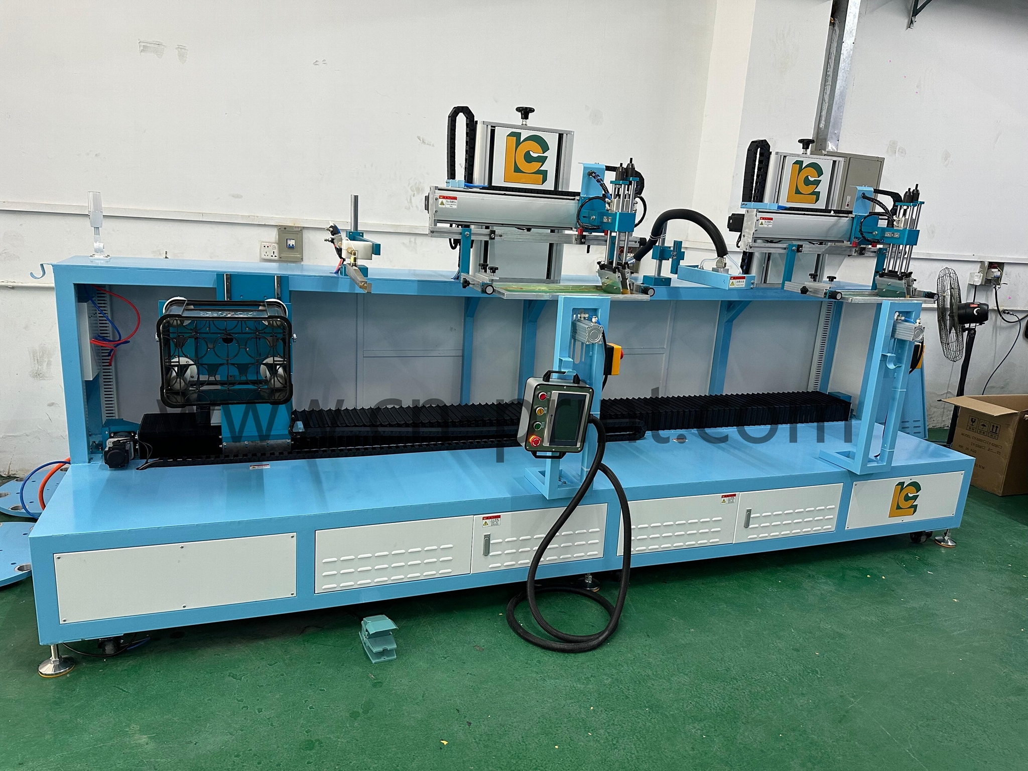 Servo rotary two colors plastic crate box screen printing machine with ...