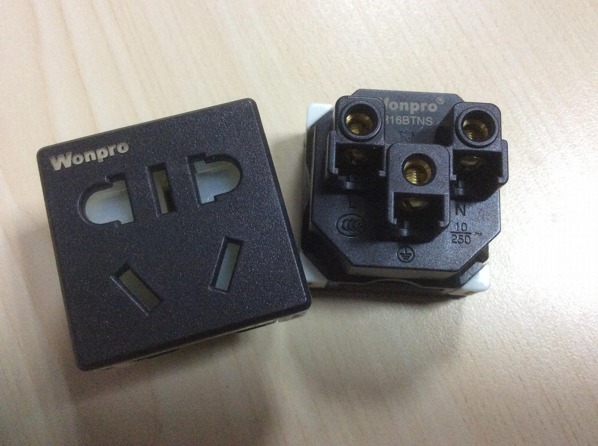 China 3C GB 2,3 pole Socket-outlet with saftety shutter(R16BTNS-BK ...