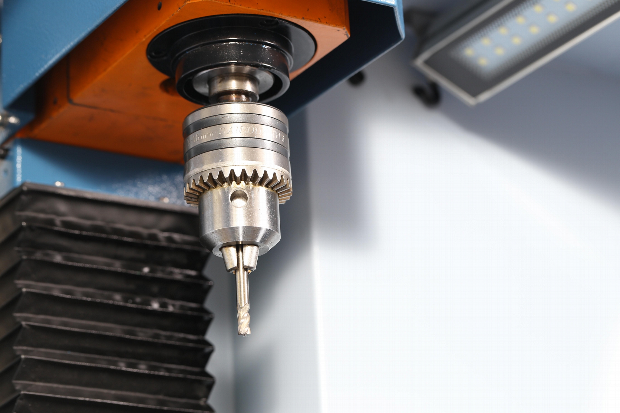 SMALL BENCH TOP CNC MILLING MACHINE - C19-A - XENDOLL (China ...