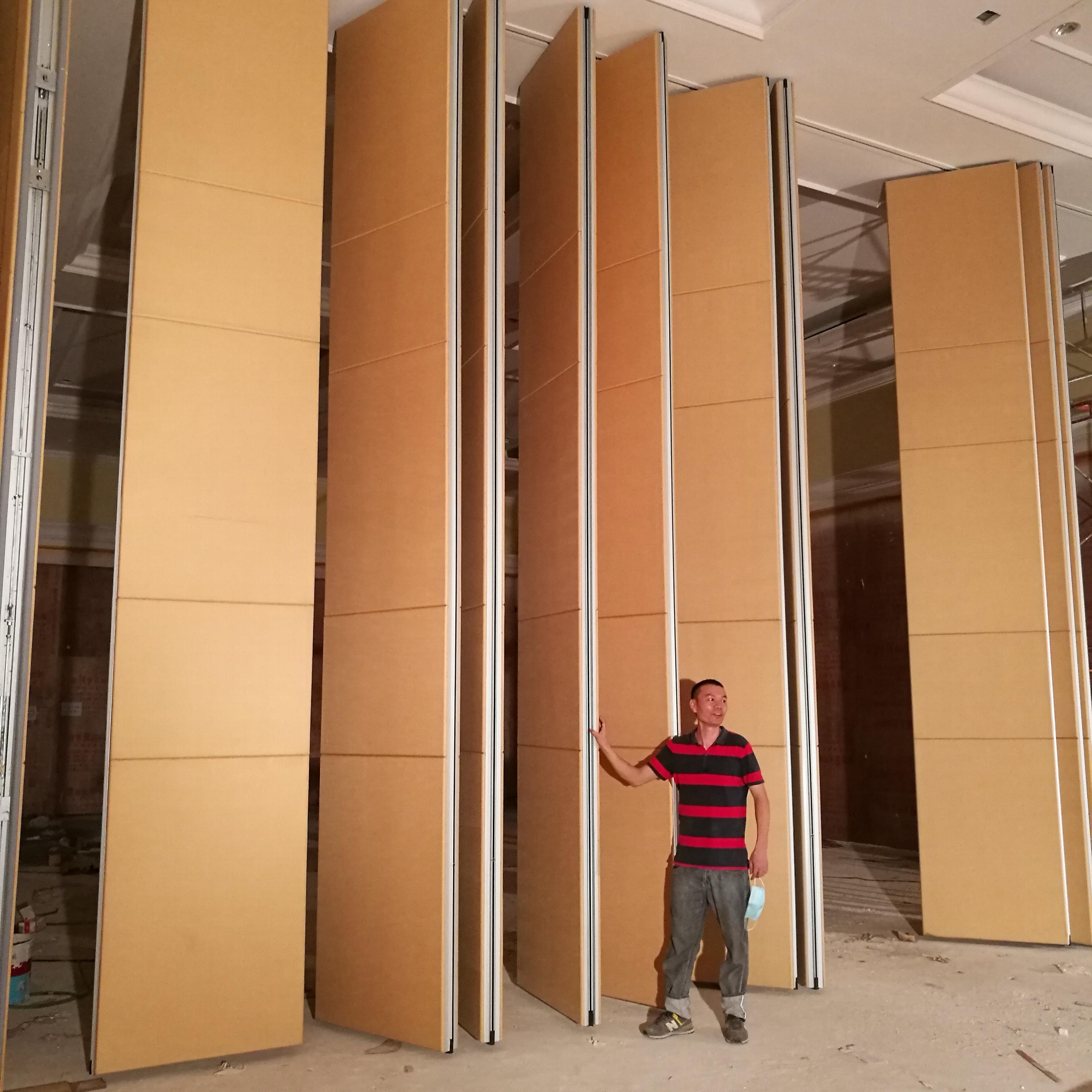 Acoustic High Partition Walls for Multi-Purpose Hall and Conference ...